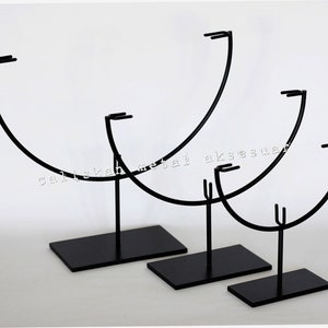 Round Metal Display Stand, Modern Sculpture Display for Home and Office ...