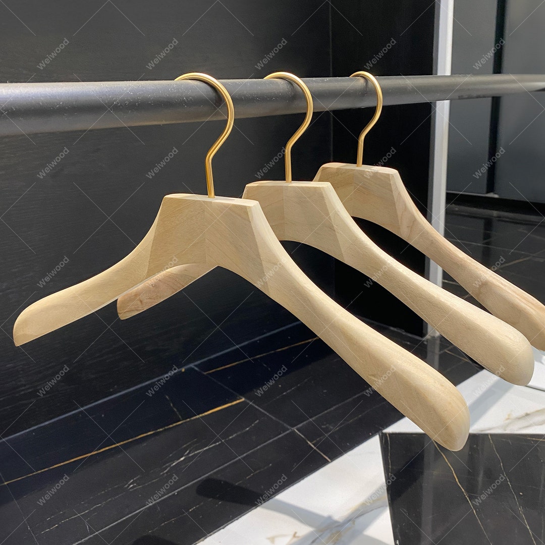 Camphor Wooden Hangers, Wide Shoulder Clothes Hangers for Closet, Wood ...