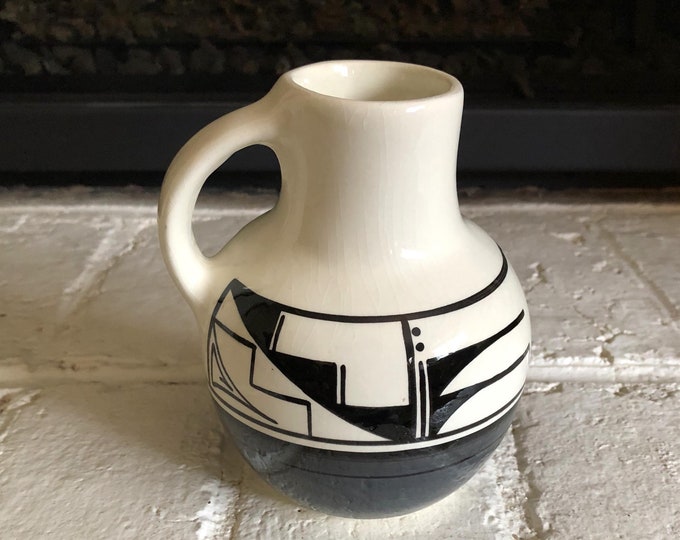 Vintage Ute Mountain Tribe Pottery Vase / Pitcher, Signed L.watts ...