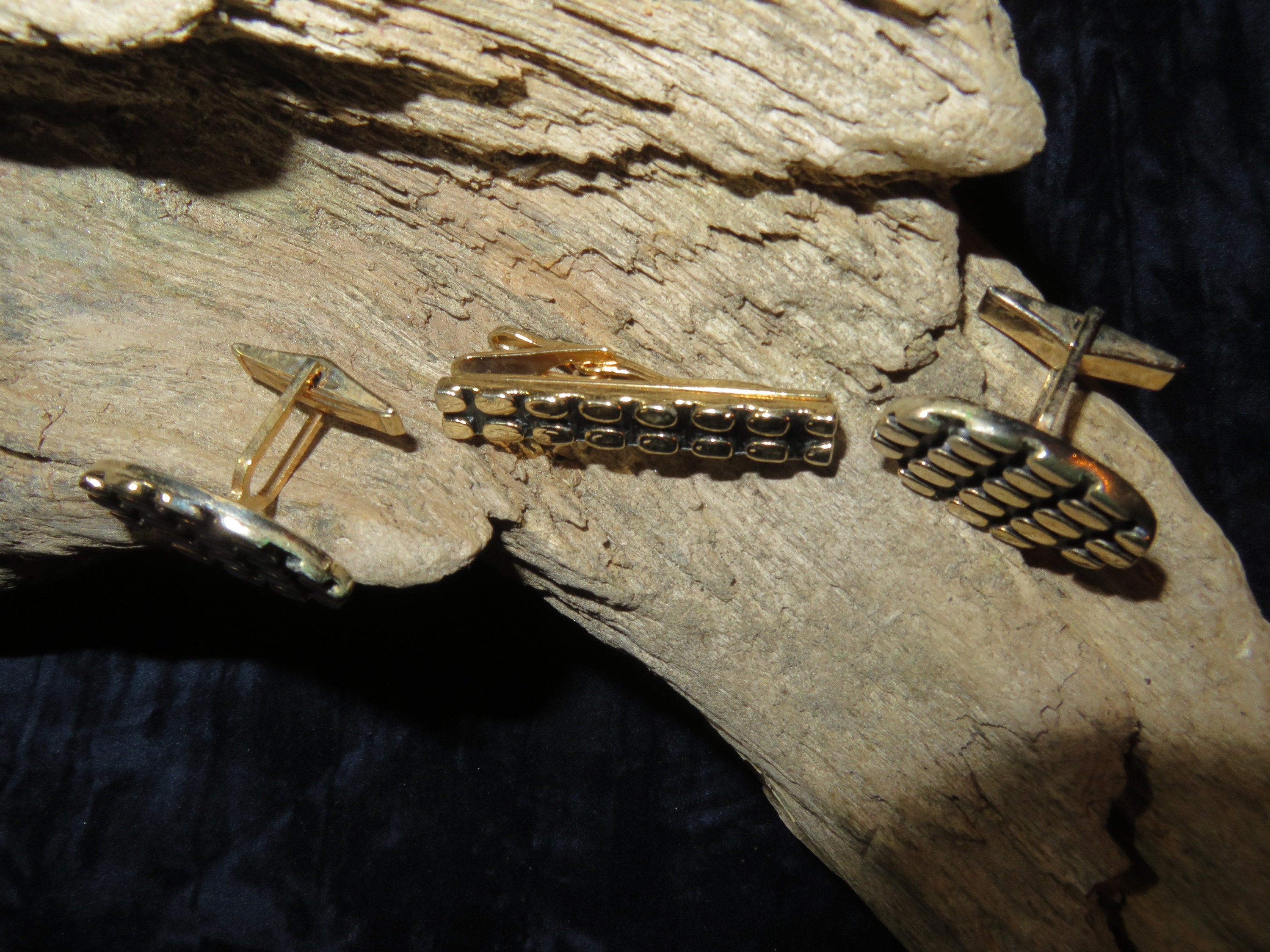 Vintage Colonial Tie Clip and Cuff Link Set, Gold Plated, Comes in ...