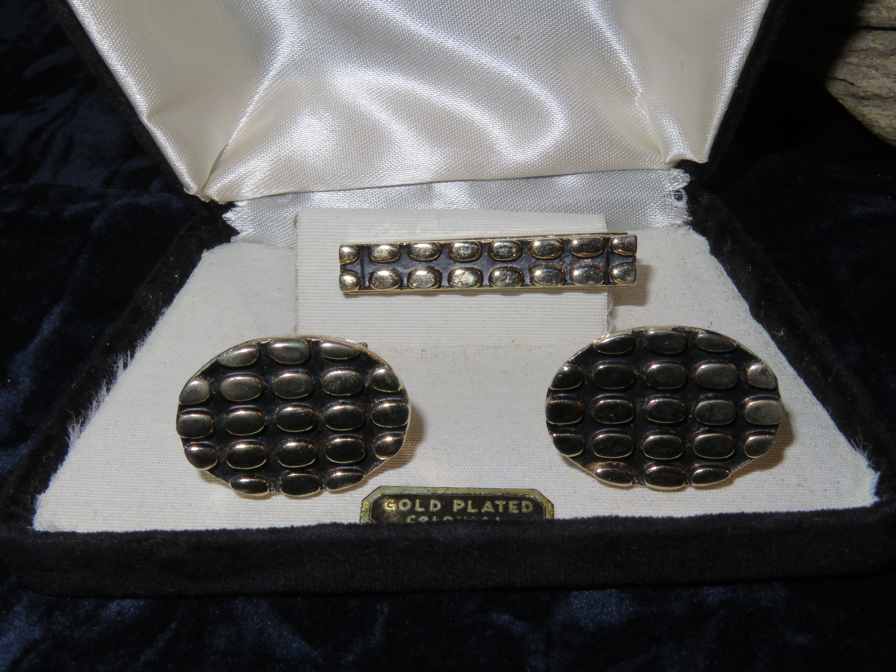 Vintage Colonial Tie Clip and Cuff Link Set, Gold Plated, Comes in ...