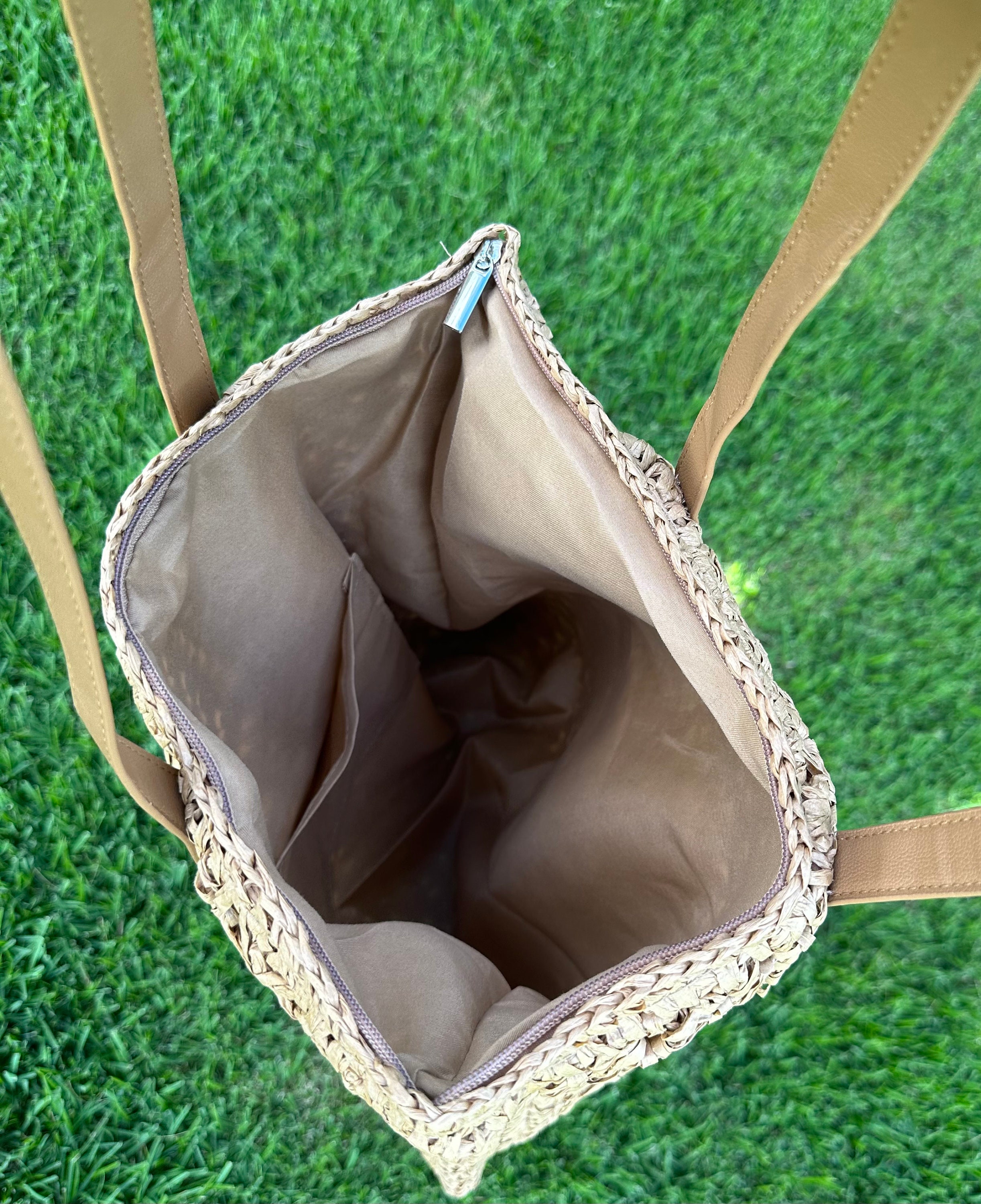 Beige | Raffia | Summer Handbag | Trendy Beach Bag | Woven Design ...