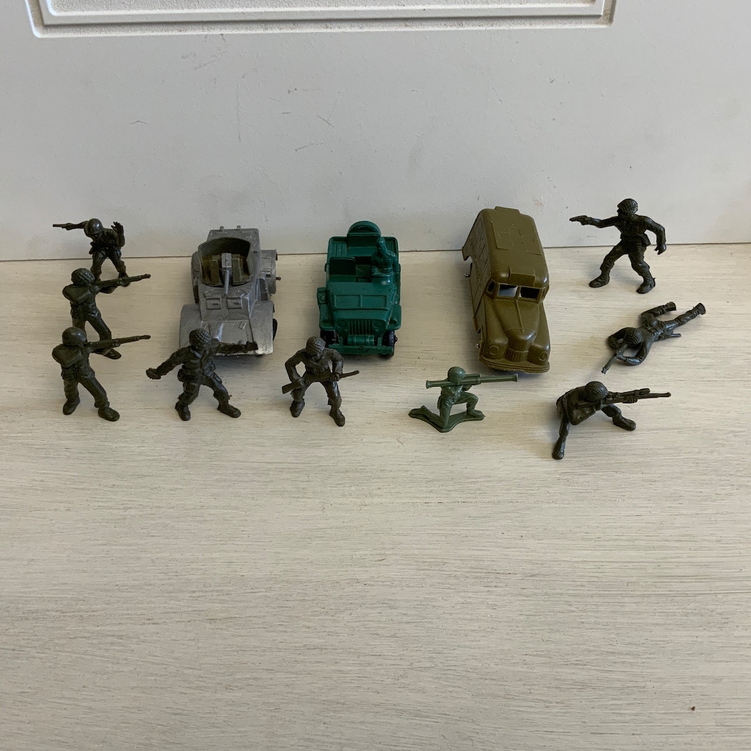 Assortment of Vintage Plastic Toy Soldiers & Vehicles - Etsy