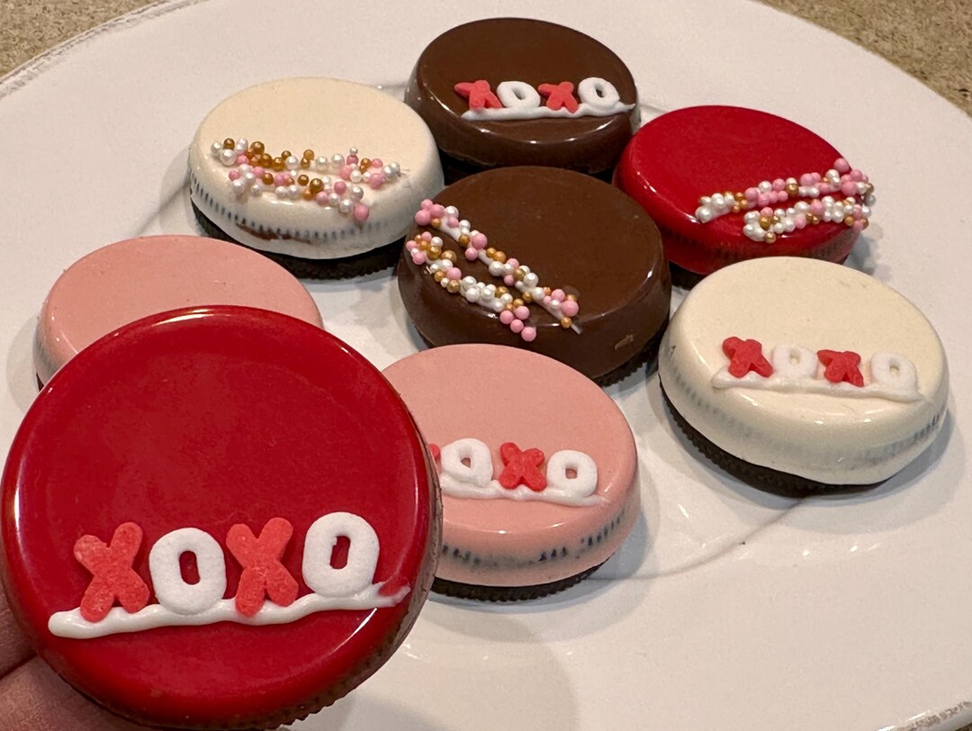 Chocolate Covered Oreos - Valentines Day - Box of 12 XOXO - Etsy