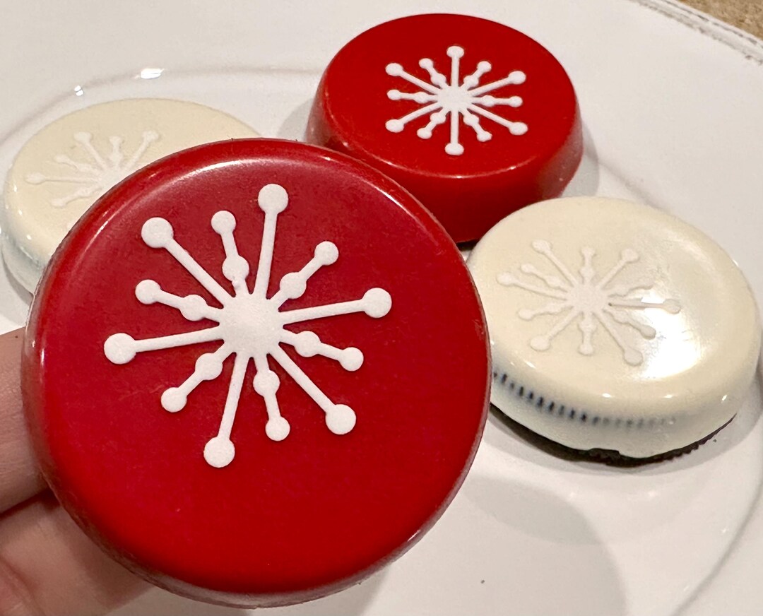 Chocolate Covered Oreos Holidays Box of 12 White Snowflakes Red-white ...