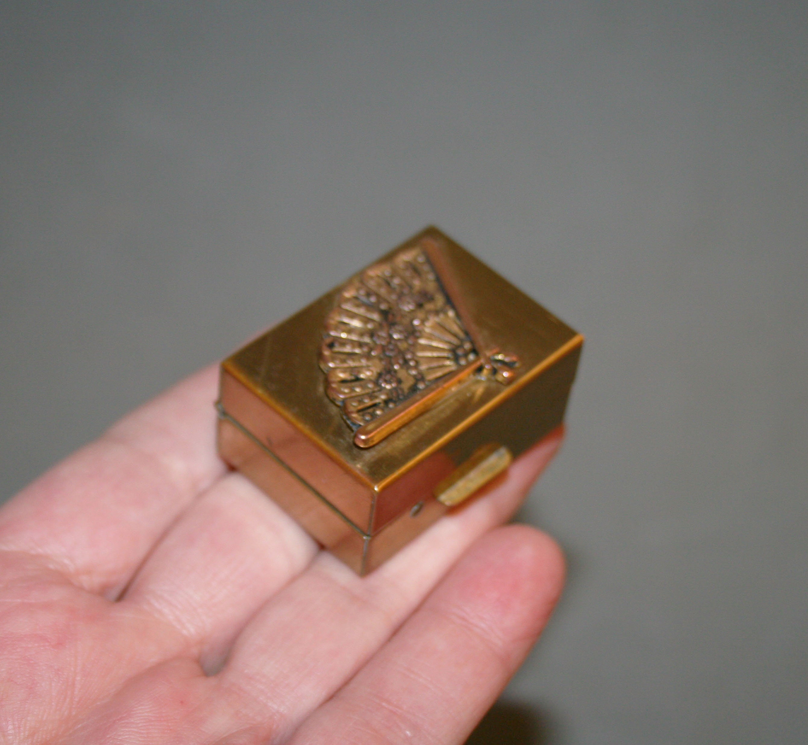 Pocket Size Brass Pill Box • Gold Color Vintage Collectable Pill Boxes ...