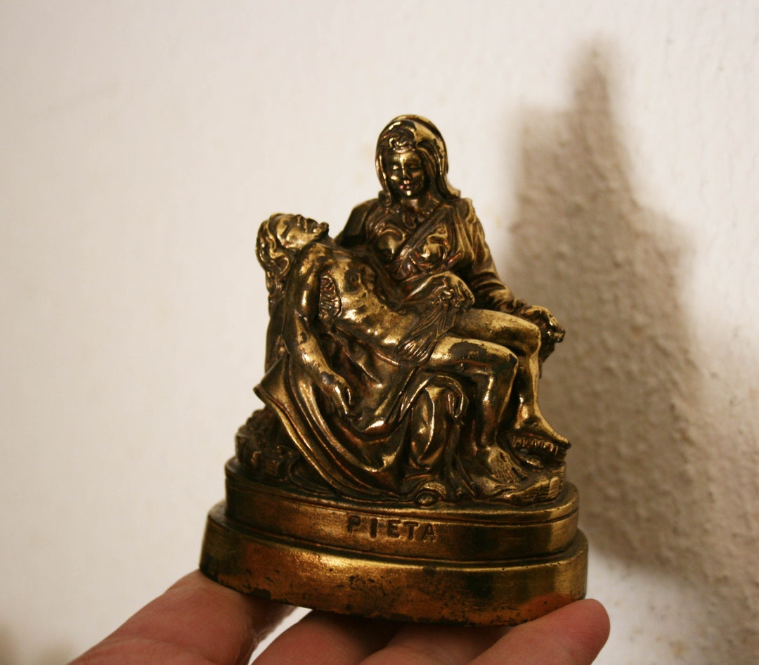 Michelangelo's Pieta Jesus Christ and Mother Mary Madonna Saint Peter's ...