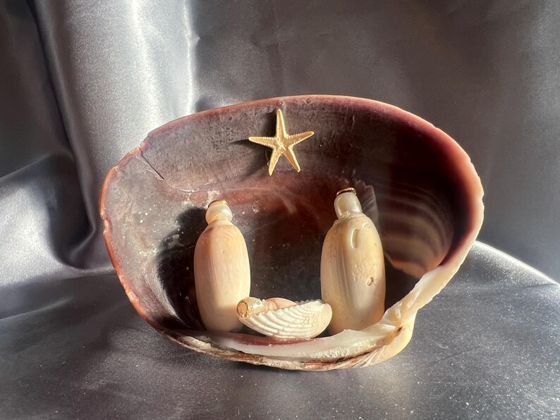 Seashell Nativity Scene, Birth of Jesus Christ. in the Scene Are the ...