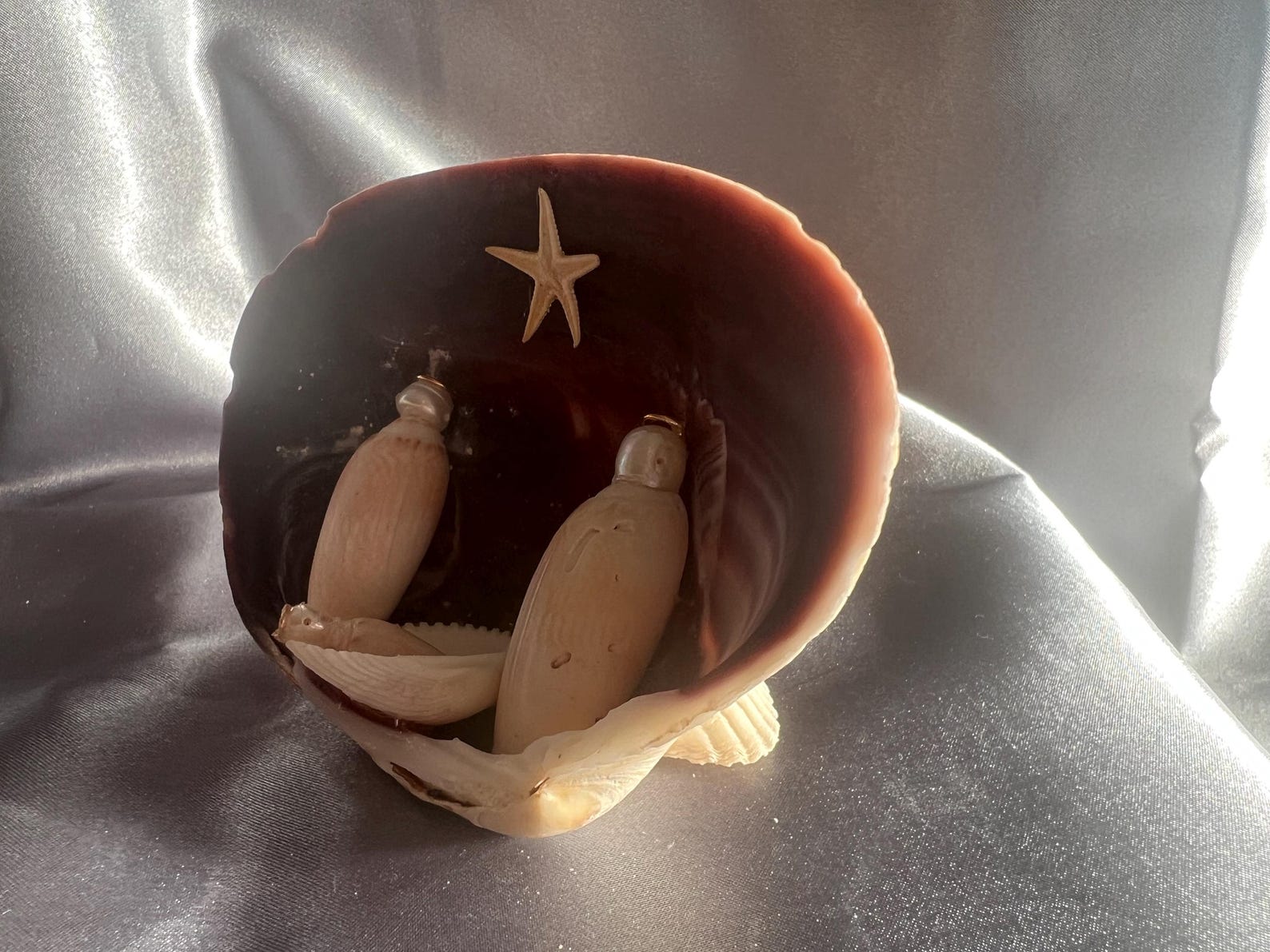 Seashell Nativity Scene, Birth of Jesus Christ. in the Scene Are the ...