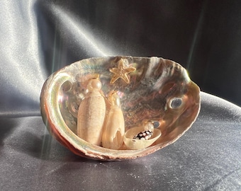 Seashell Nativity Scene, Birth of Jesus Christ. in the Scene Are the ...