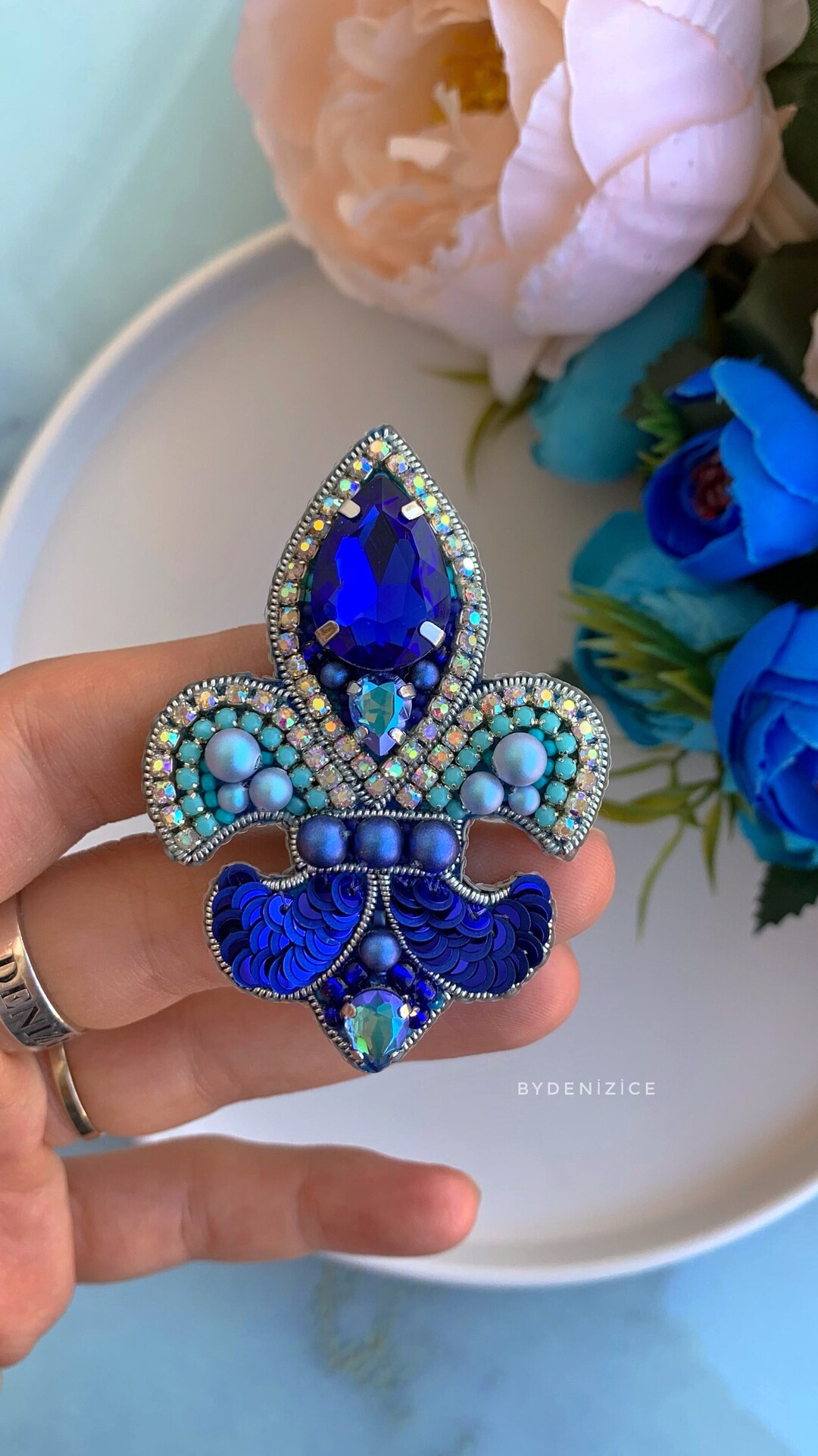 Fleur De Lis Brooch, Lily Brooch Pin, Aristocratic Royal Lily Pin ...