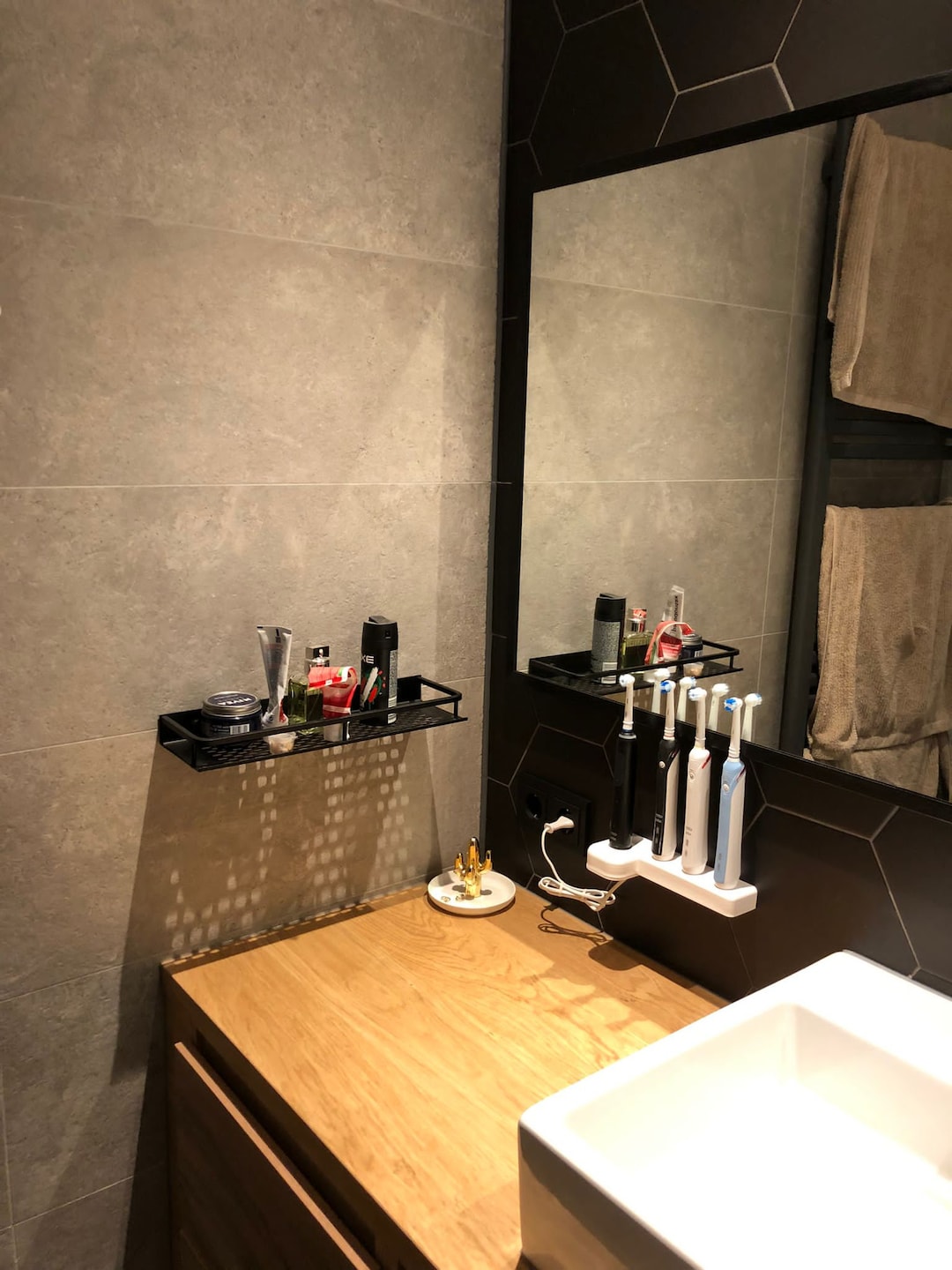 Wall Mounted Toothbrush Holder - Oral-b - Integrated Charger - up to 4 ...