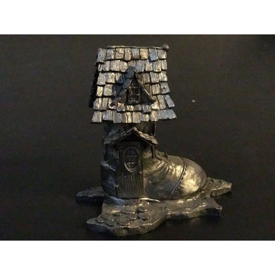 1986 MICHAEL RICKER Old Woman in the Shoe Figurine - Etsy
