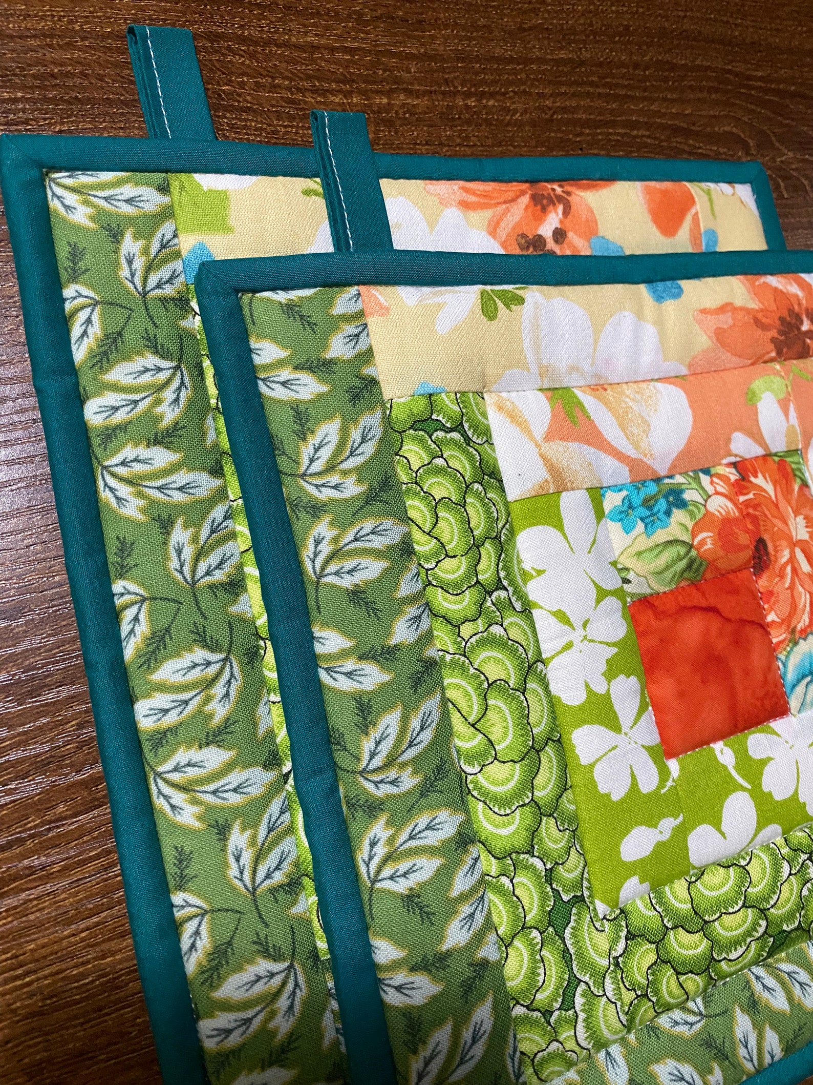 Sunny Garden Log Cabin Pot Holders, Set of 2 Quilted Patchwork ...