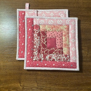 Pink Farmhouse Log Cabin Potholders, Set of 2 Quilted Patchwork Pot ...