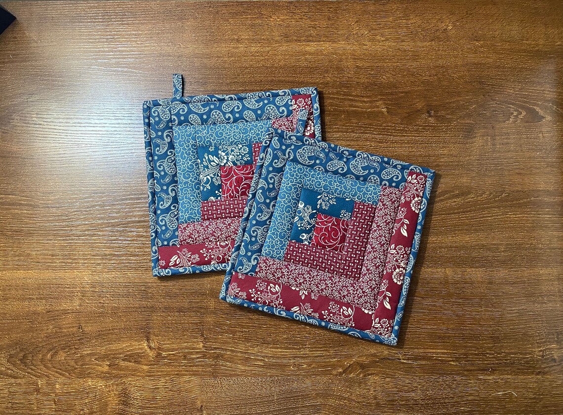 Classic Red & Blue Log Cabin Potholders, Set of 2 Quilted Patchwork Pot ...