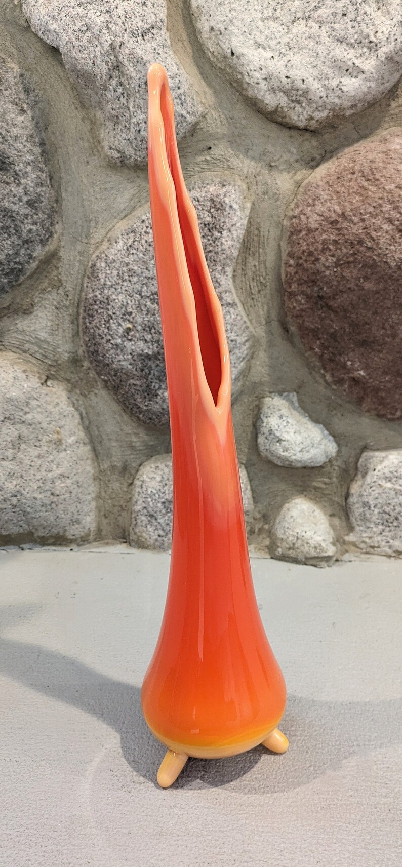 LE Smith Bittersweet 3 Toe Smoothie Swung Glass Vase MCM 16" CAD Glow ...