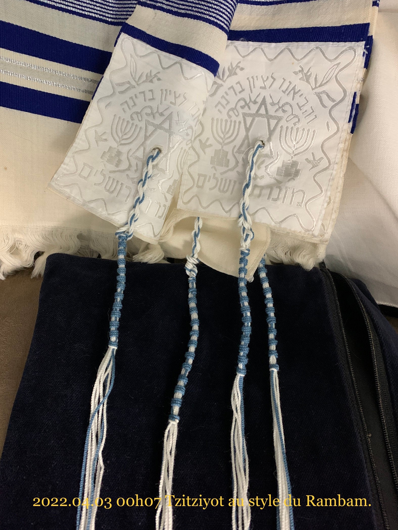 Tzitzit Service: Change to a Ptil Tékhélet (1 Blue Strings, 3 White ...