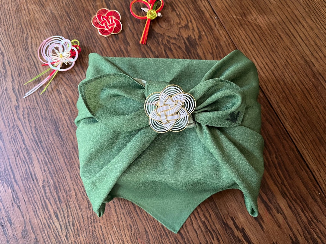 MIZUHIKI Brooch Ume White - Japanese Knot Tying Flower Brooch ...