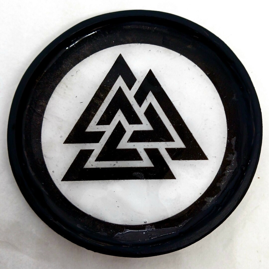 Valknut Altar Plate - Etsy