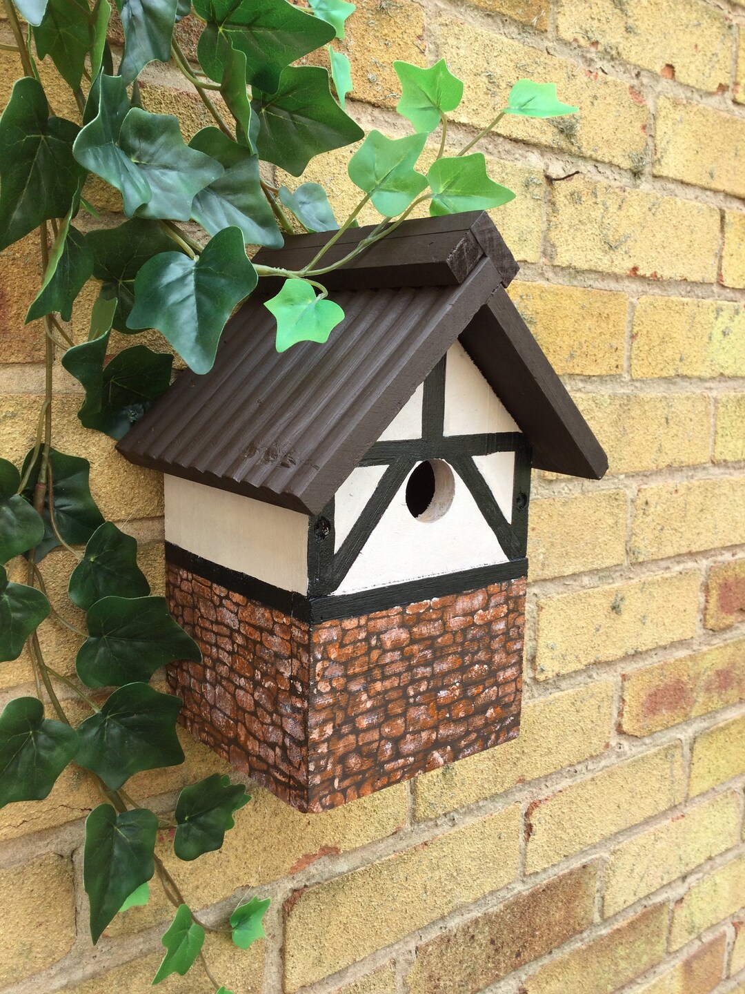 Cottage Style Bird Box, Wooden Nesting Shelter for Small Garden Birds ...