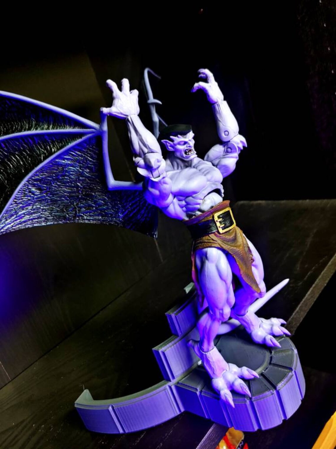 Neca Gargoyles Ultimate Goliath Stand Disney Cathedral Ledge - Etsy