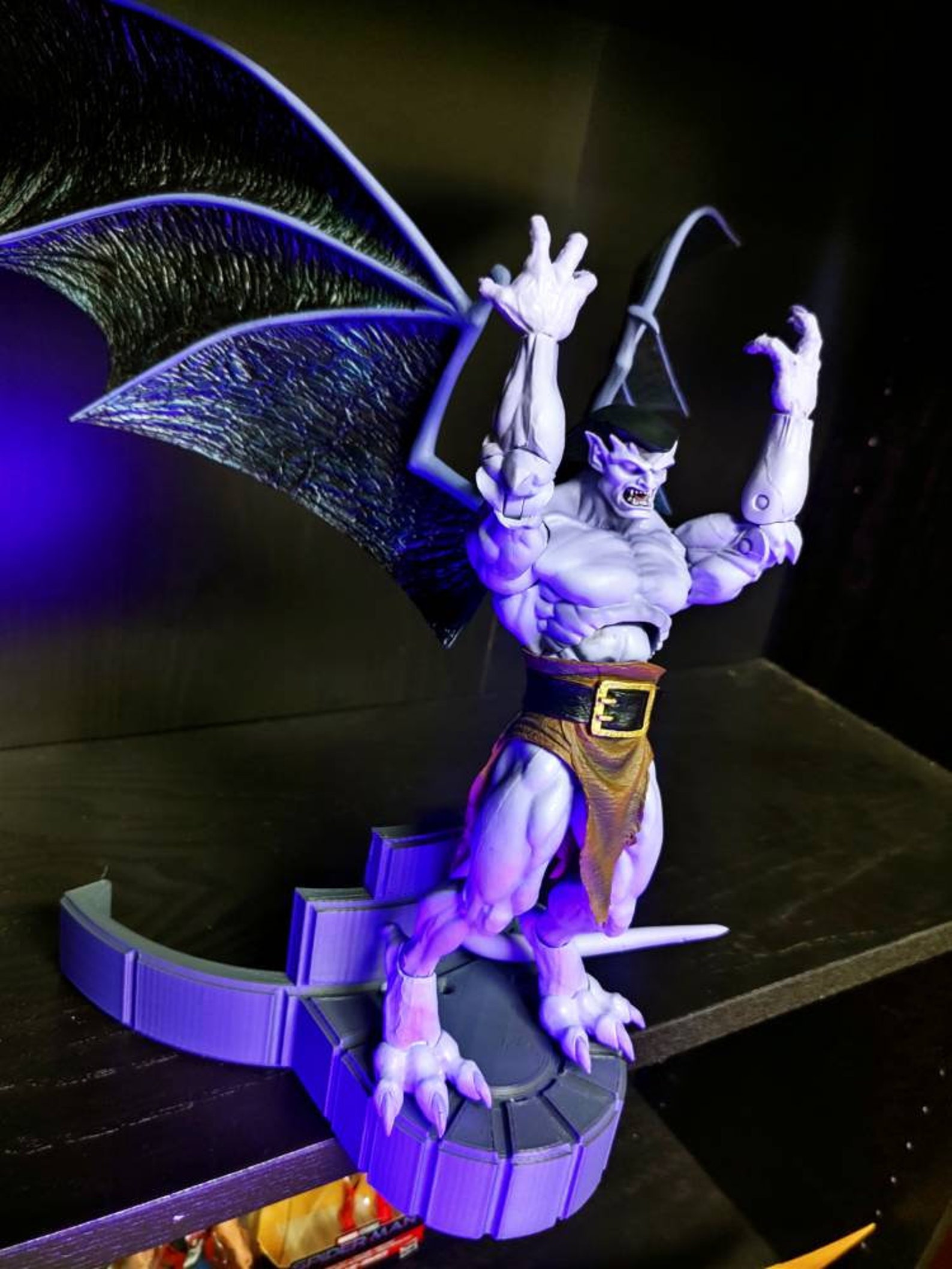 Neca Gargoyles Ultimate Goliath Stand Disney Cathedral Ledge - Etsy