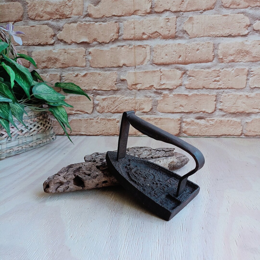 Antique French Sad Iron, Retro Rustic Decor, Sad Iron, Old Barn Iron - Etsy