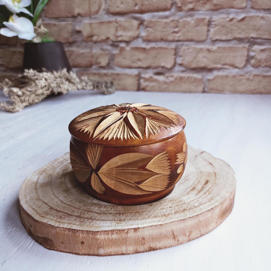 Retro Wooden Box, Round Box, Hand Carved Box, Trinket Box, Jewelry Box ...