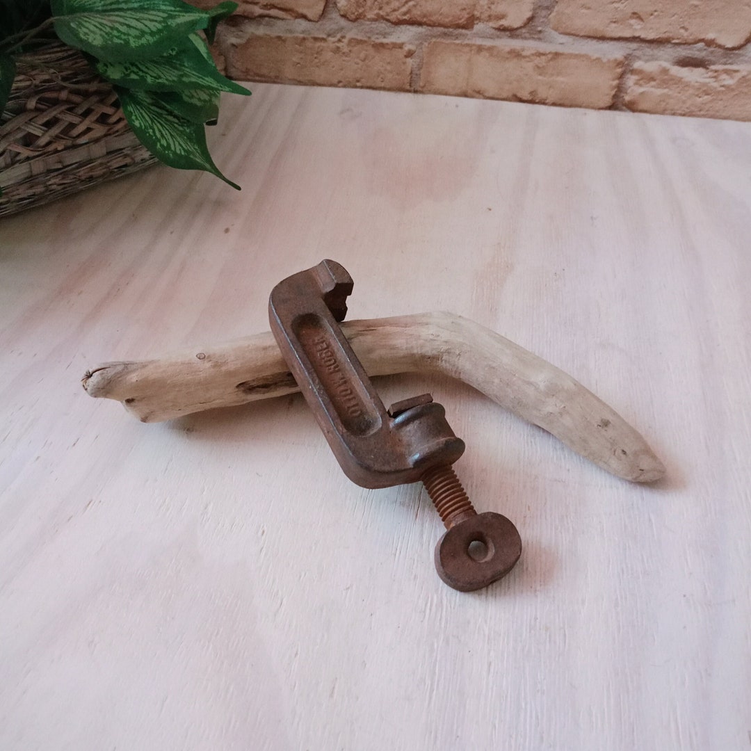 Rusty Old Clamp With Set Screw, Extreme Tightening, Old Steel Vise ...