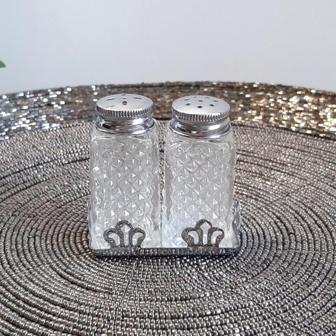 Retro Glass Salt Shakers, Mini Salt Shakers With a Metal Stand, Salt ...