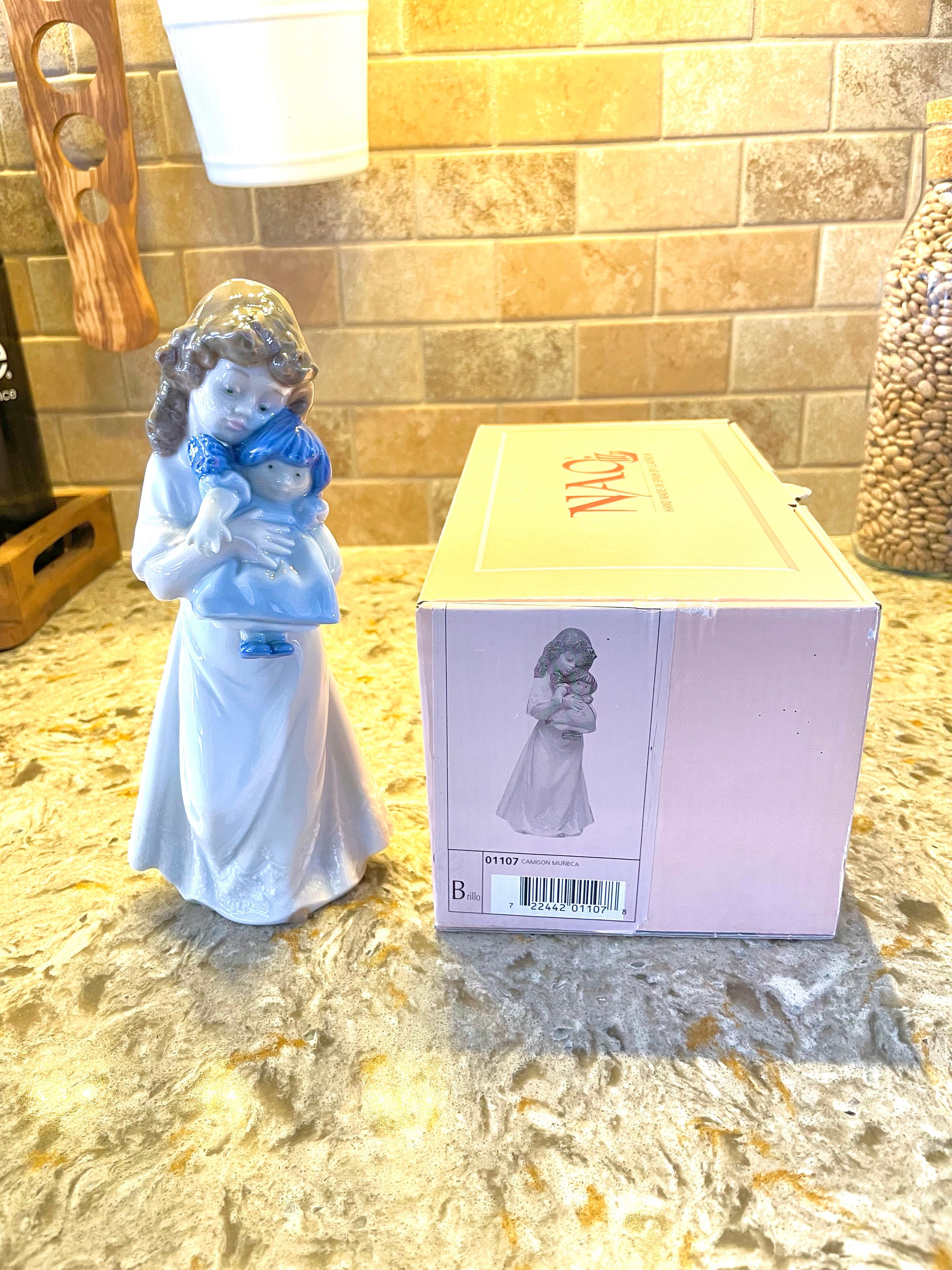 NAO Lladro - Brillo CAMISON con Vuelo 01110 - Porcelain - munimoro.gob.pe