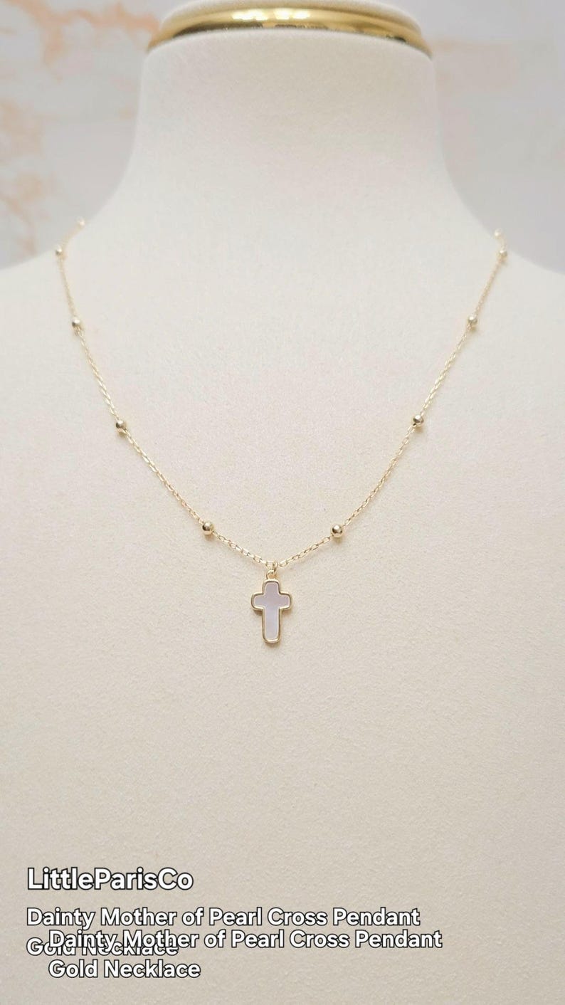 Petit collier en or avec pendentif croix en nacre : plaqué or 18 carats ...