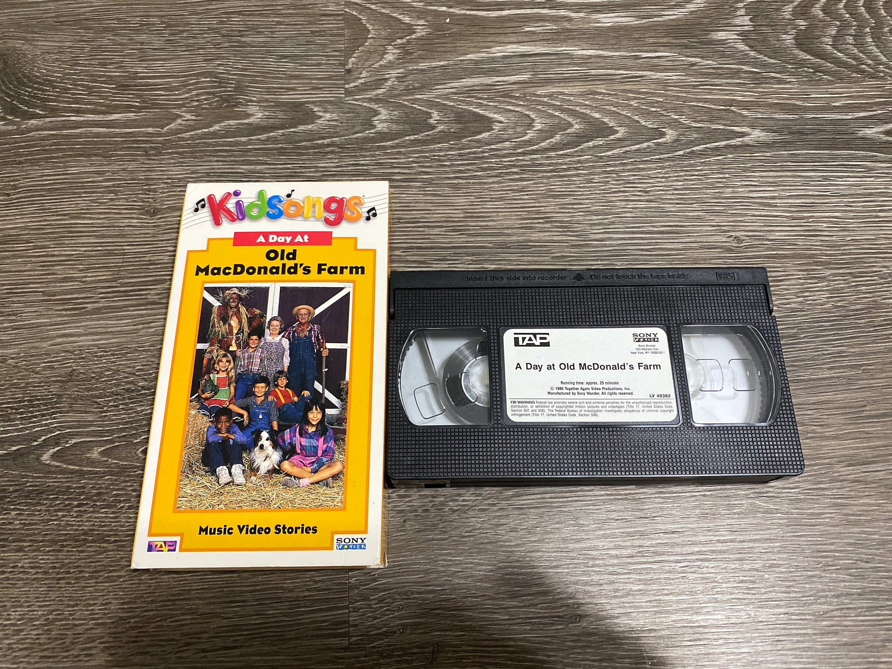 Kidsongs A Day At Old Macdonalds Farm