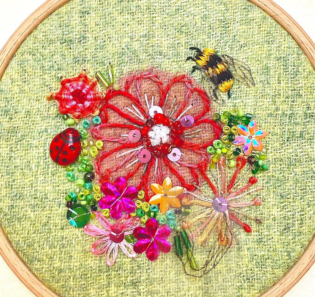 Daisy and Honeybee Embroidery Kit - Etsy