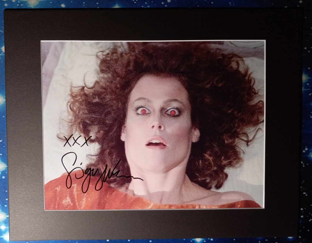 Sigourney Weaver 8.5x11 Authentic Signed Photo With an 11x14 Frame Ready Matting + 3rd Party ...