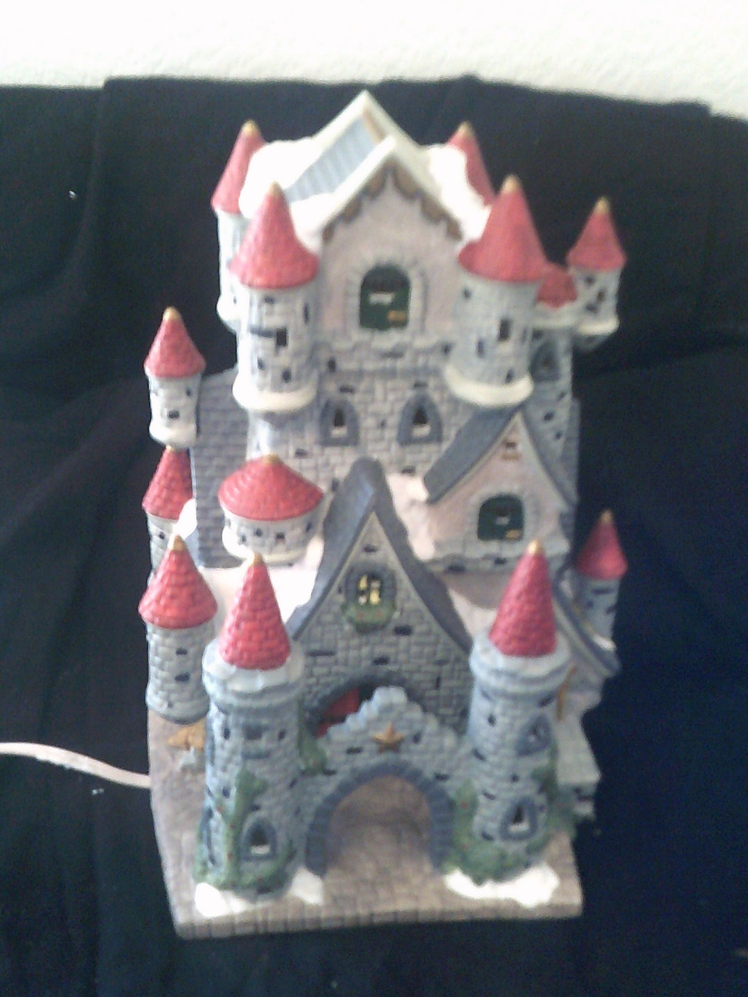 DICKENS COLLECTABLES CLASSIC Series Lighted Porcelain Christmas Castle ...