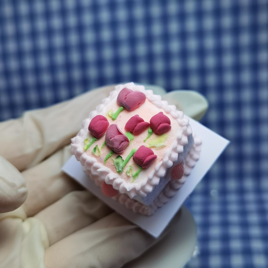 Personalised Aster Cake | Small Cakes | Handmade Cakes | Mini Cakes ...