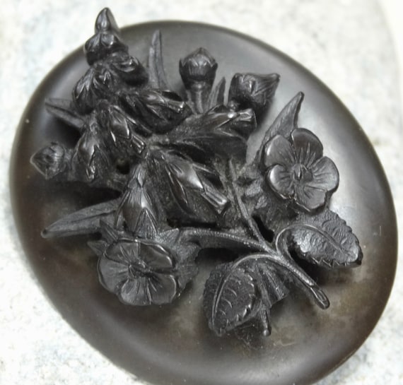 antique Victorian black vulcanite carved flower flora… - Gem