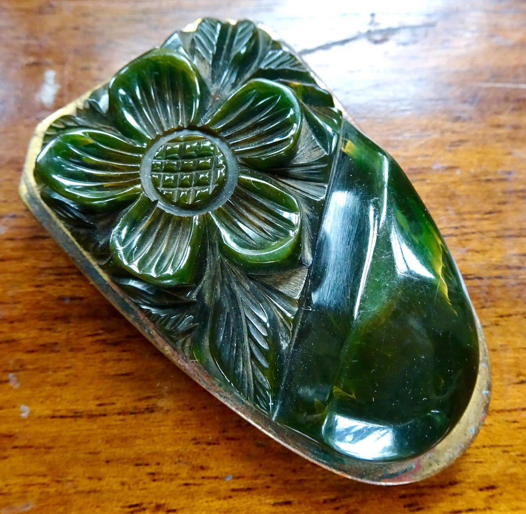 Antique Art Deco Carved BAKELITE Spinach Green Daisy Flower Dress Clip ...