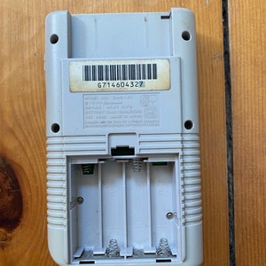 Authentic Nintendo Game Boy With 2 Game Cartridges - Spider Man 2 + the ...