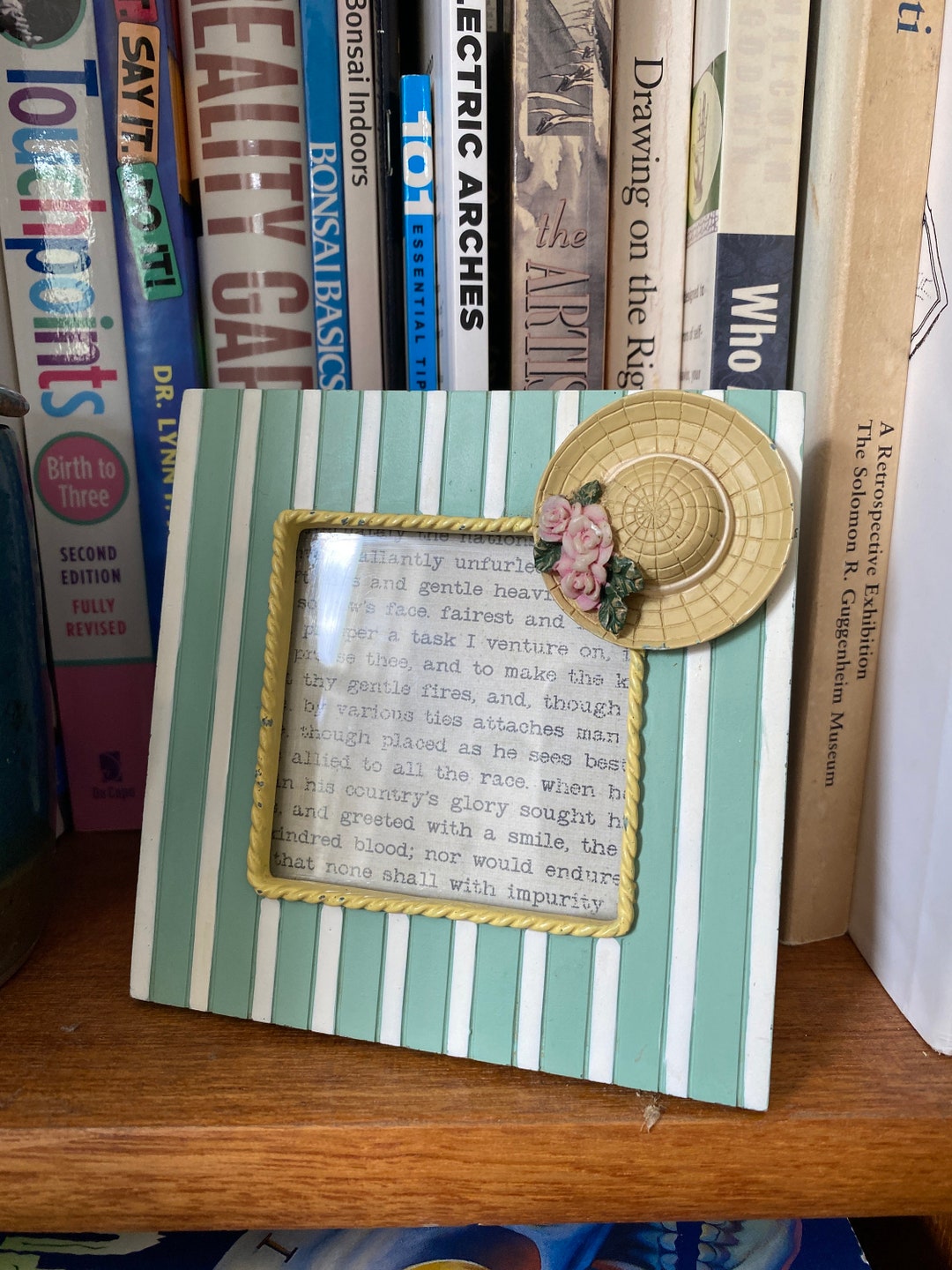 Vintage Resin Frame With Stripes and 3D Sun Hat - Square Picture Frame ...