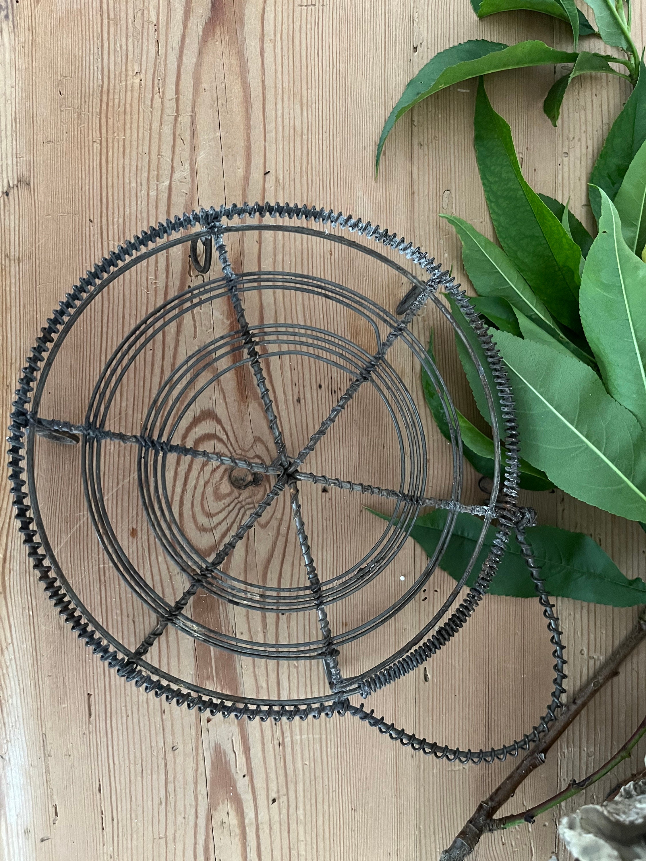 VINTAGE WIRE RACK With Hank, Trivet, Vintage Artwork, Scandinavian ...