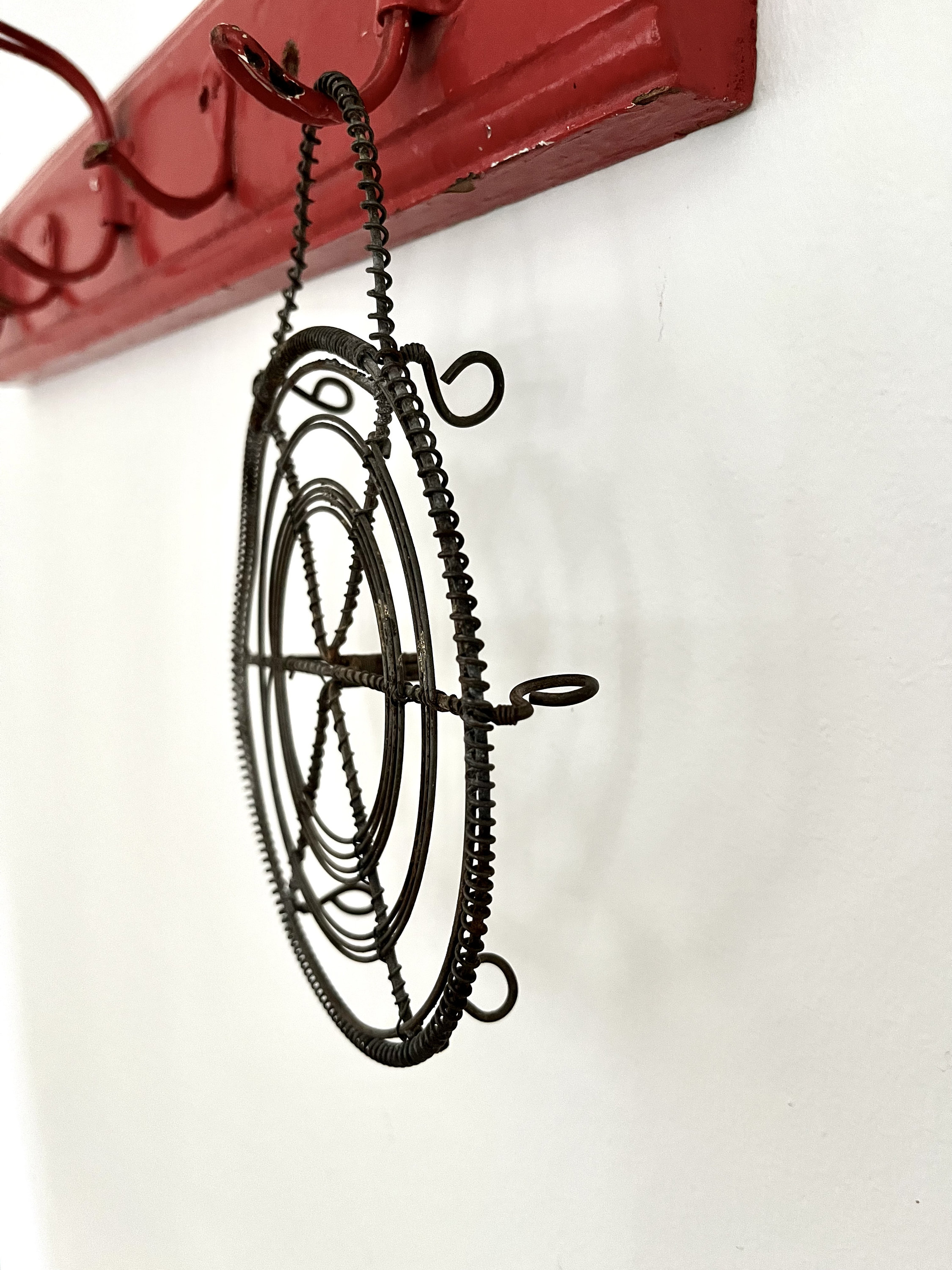 VINTAGE WIRE RACK With Hank, Trivet, Vintage Artwork, Scandinavian ...