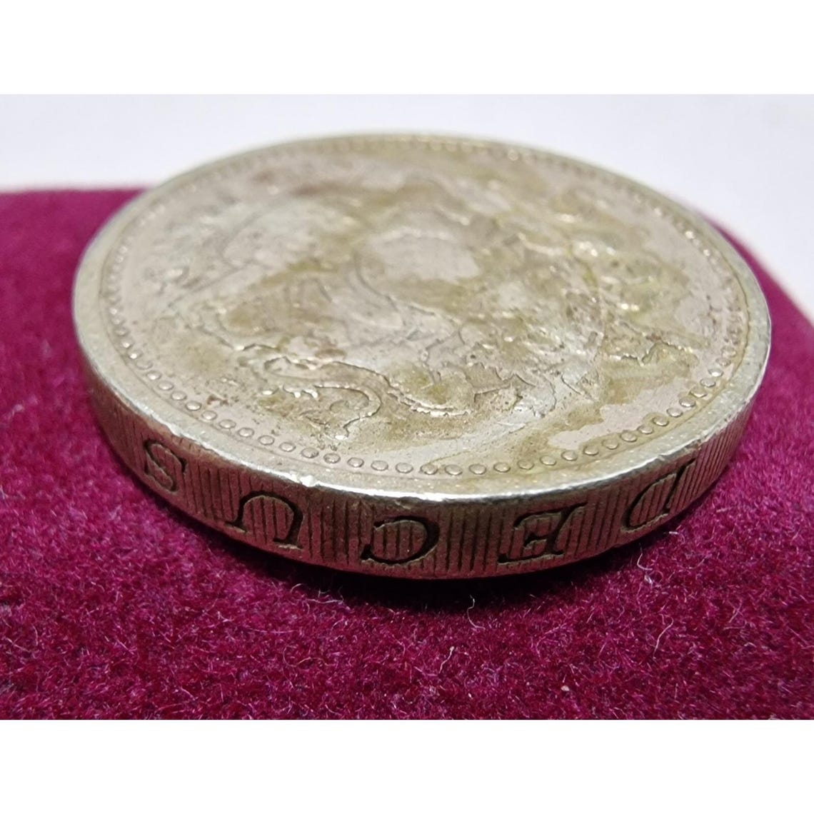 Rare 1983 One Pound Coin – Elizabeth II – Edge Inscription Error “decus ...