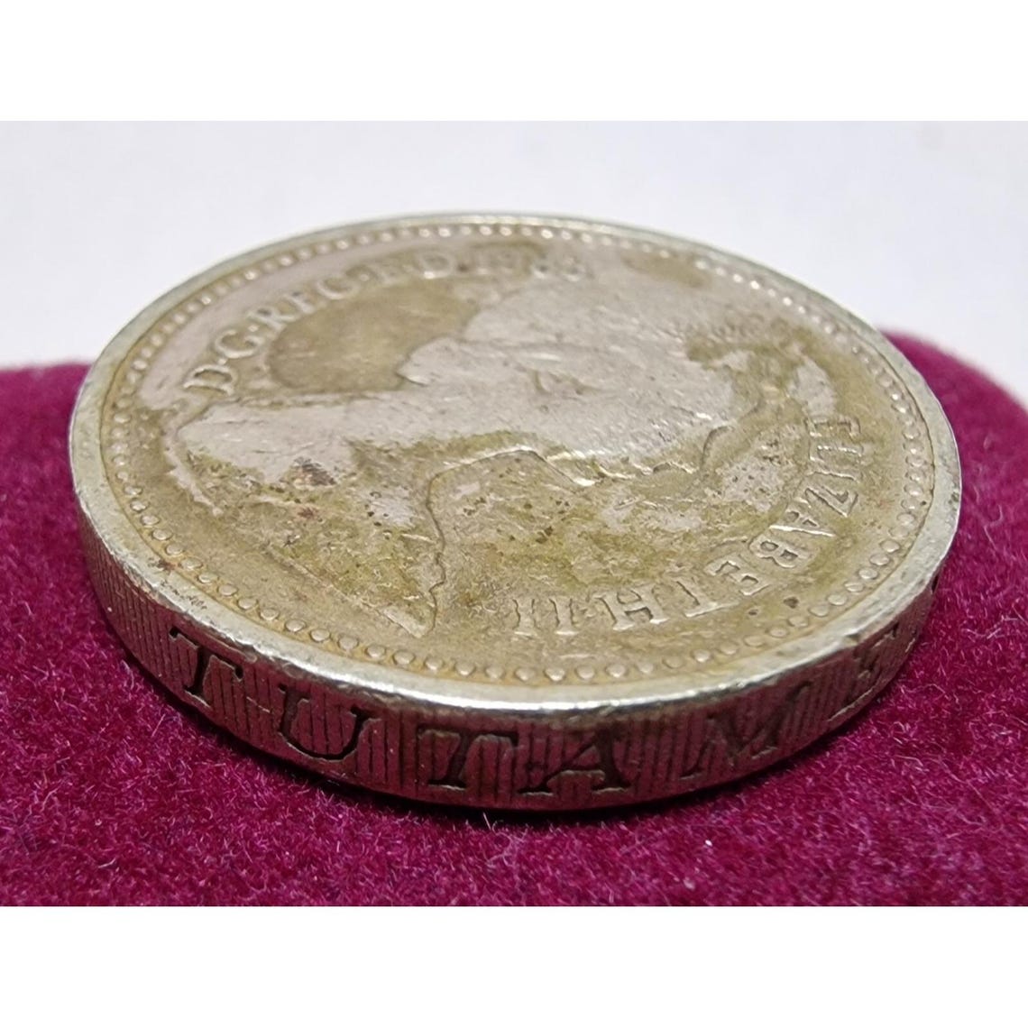 Rare 1983 One Pound Coin – Elizabeth II – Edge Inscription Error “decus ...