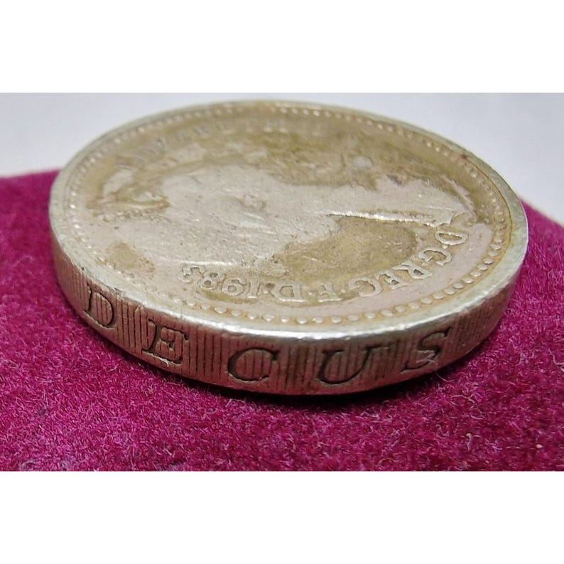 Rare 1983 One Pound Coin – Elizabeth II – Edge Inscription Error “decus ...