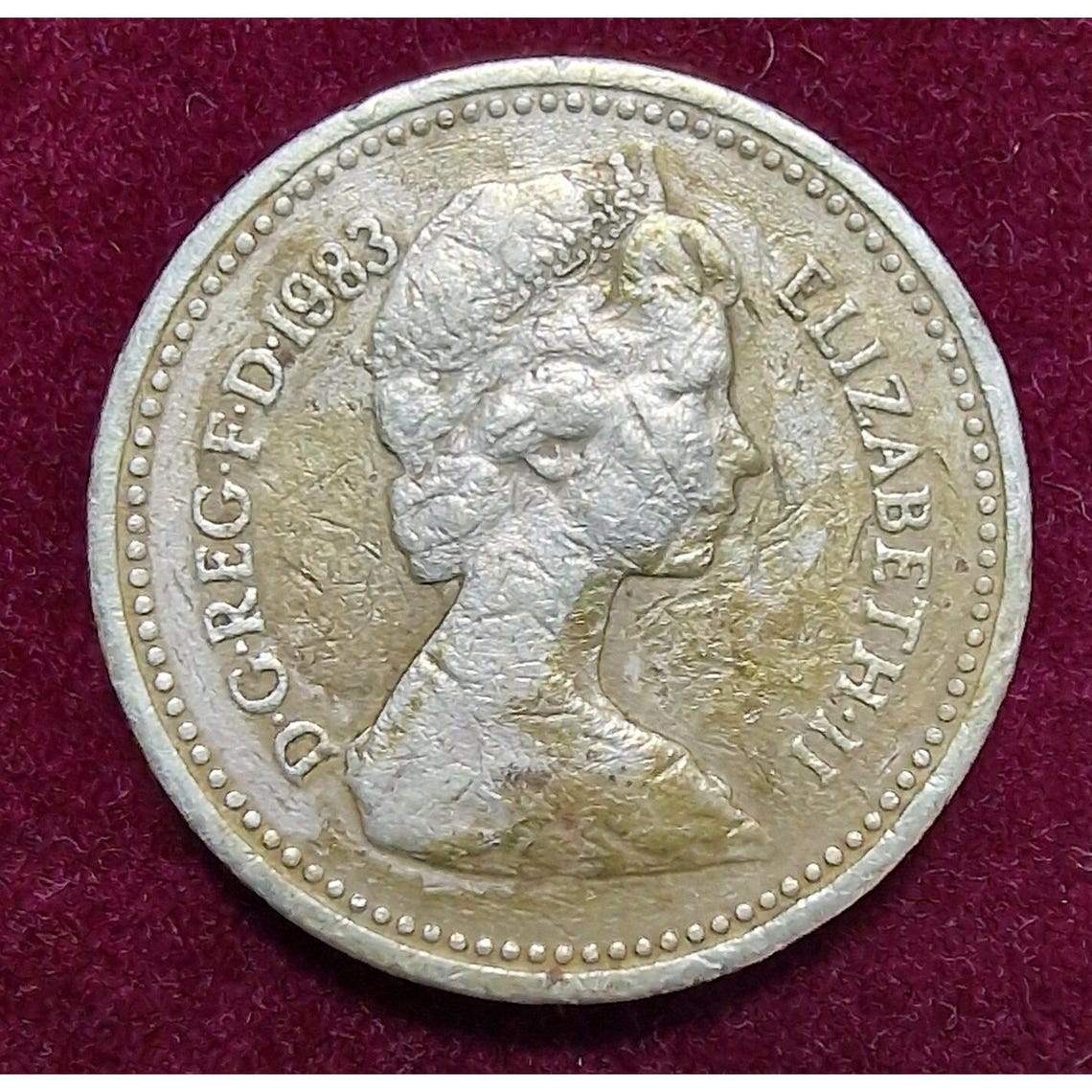 Rare 1983 One Pound Coin – Elizabeth II – Edge Inscription Error “decus ...