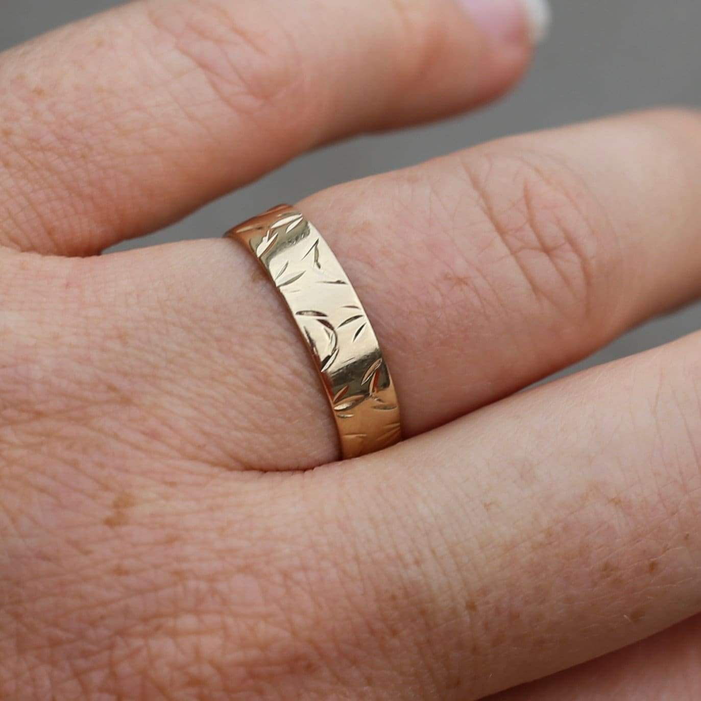 Rodd and Co. Patterned Cigar Band Wedding Band 9ct Gold Fits - Etsy