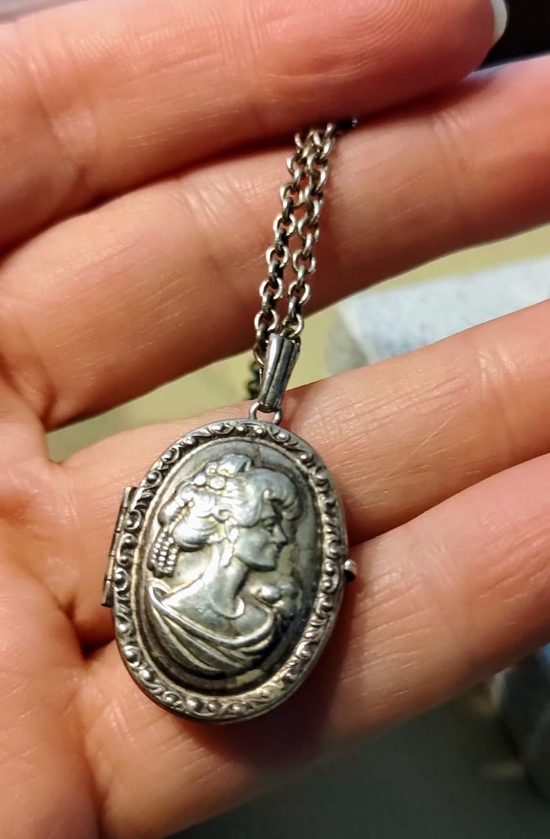 Vintage / Antique Sterling Silver Locket With a Raised Cameo of a Lady ...